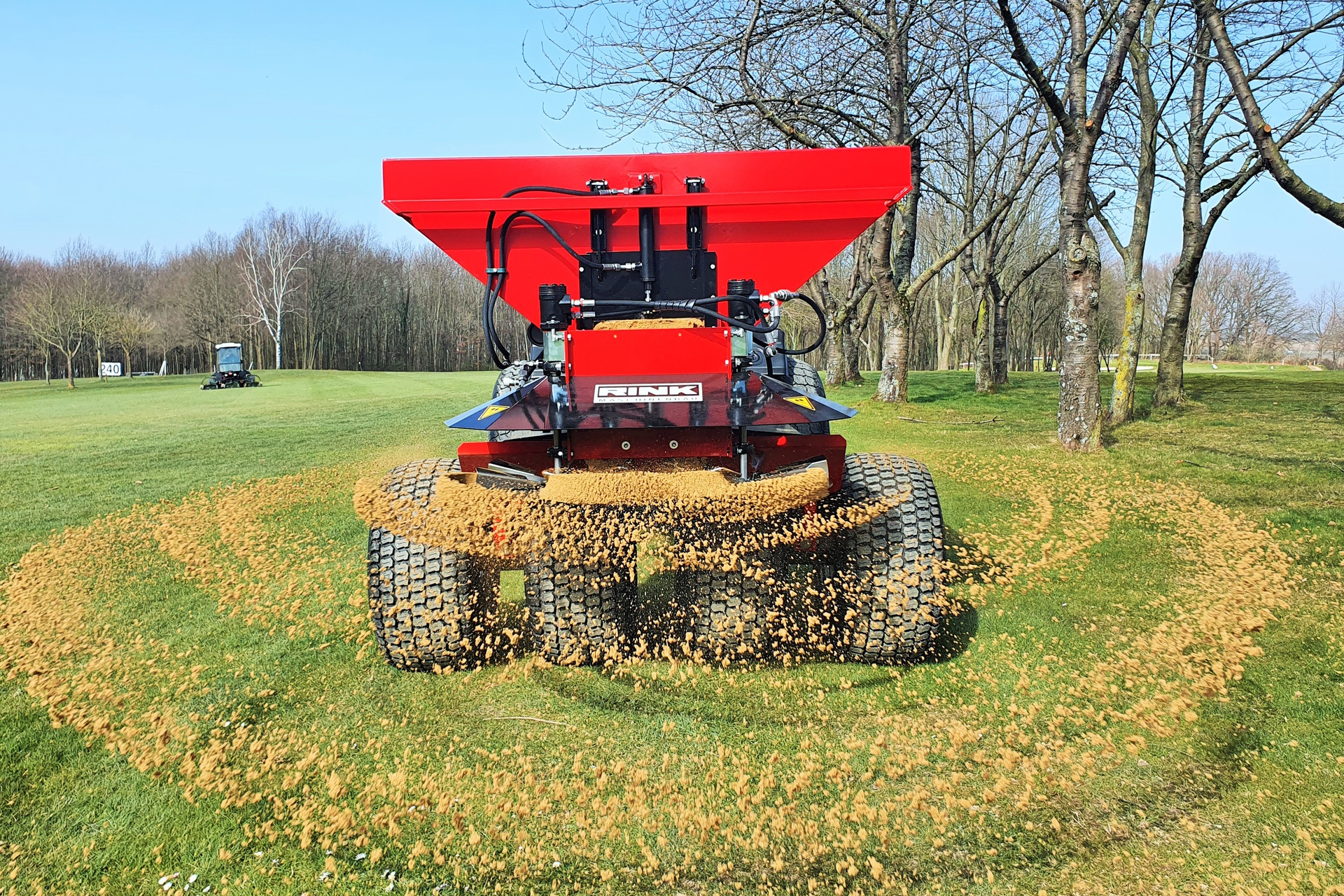 Find your Topdressing Machines for your Turf I Redexim
